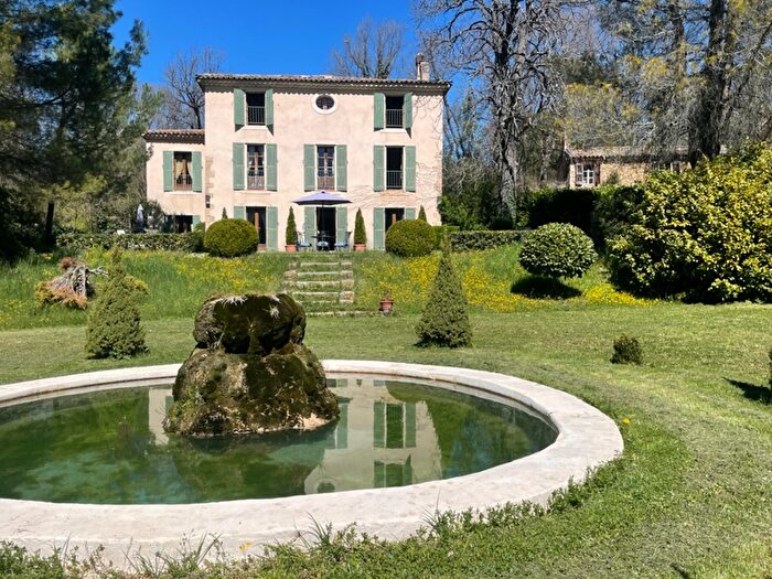 Maison 10 pièces à Valensole, à vendre