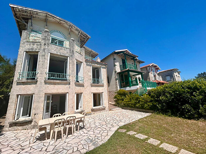 Saint-Palais-sur-Mer - Maison 8 pièces à vendre