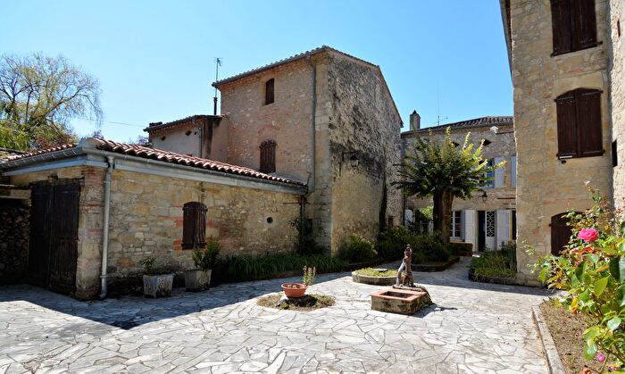 Maison 7 pièces à Auriac-sur-Vendinelle, à louer