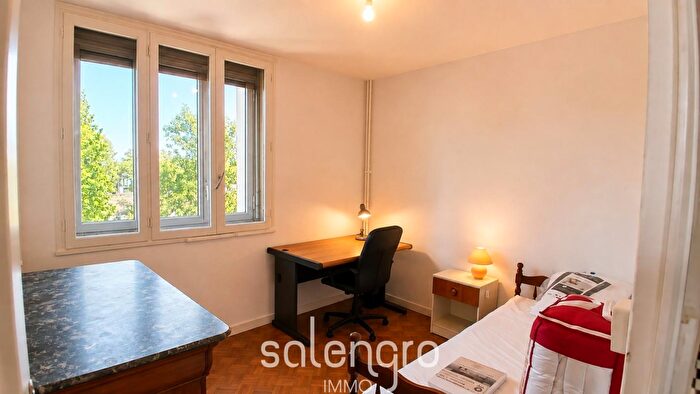 Villeurbanne, Croix Luizet : Appartement 4 pièces à louer