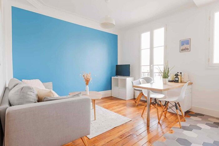 Appartement à louer - La Fourche-Guy Môquet, Paris ème arrondissement - 2 pièces - 1 chambre