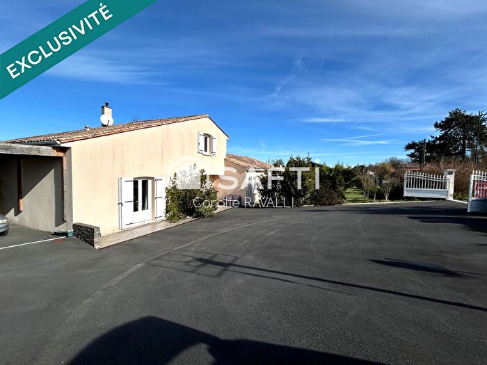 Maison à vendre - Magnac-Lavalette-Villars - 6 pièces - 4 chambres