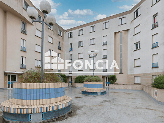 Appartement à vendre - Évry, Les Pyramides - 4 pièces - 2 chambres