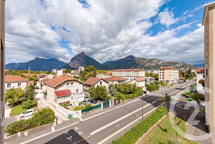 Fontaine, Centre-ville, Mairie : Appartement 3 pièces à vendre