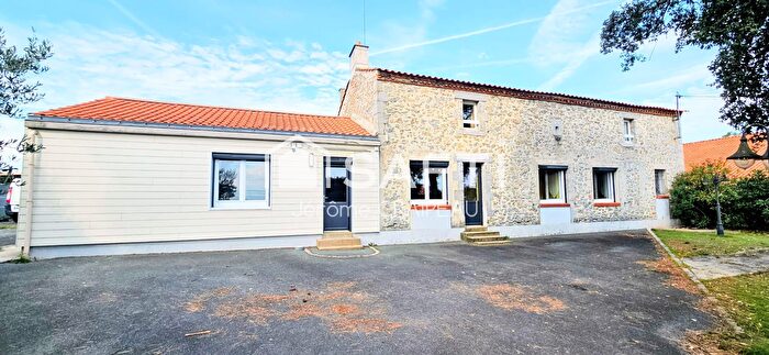 Maison à vendre - Saint-Avaugourd-des-Landes - 7 pièces - 4 chambres