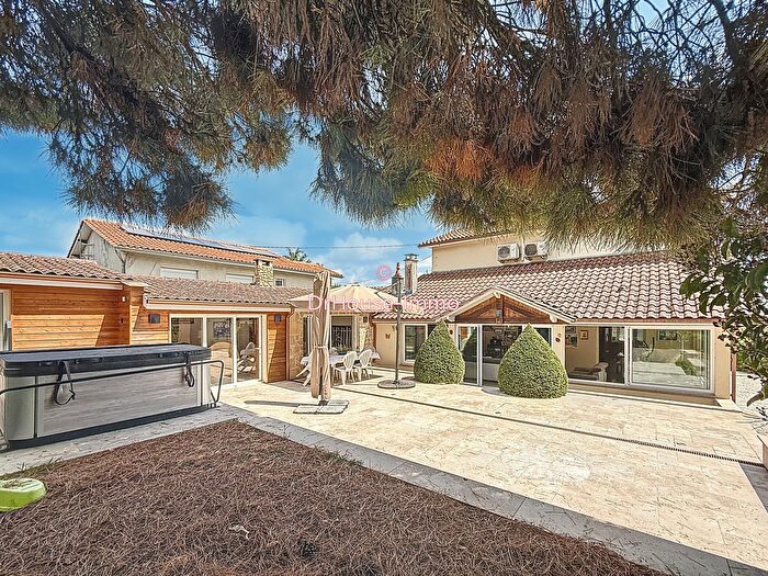 Creysse : Maison 9 pièces à vendre