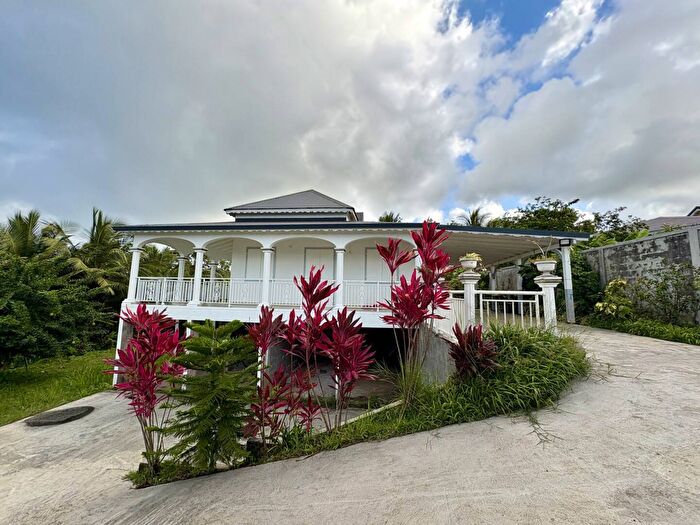 Maison à louer - Baie Mahault - 4 pièces - 3 chambres