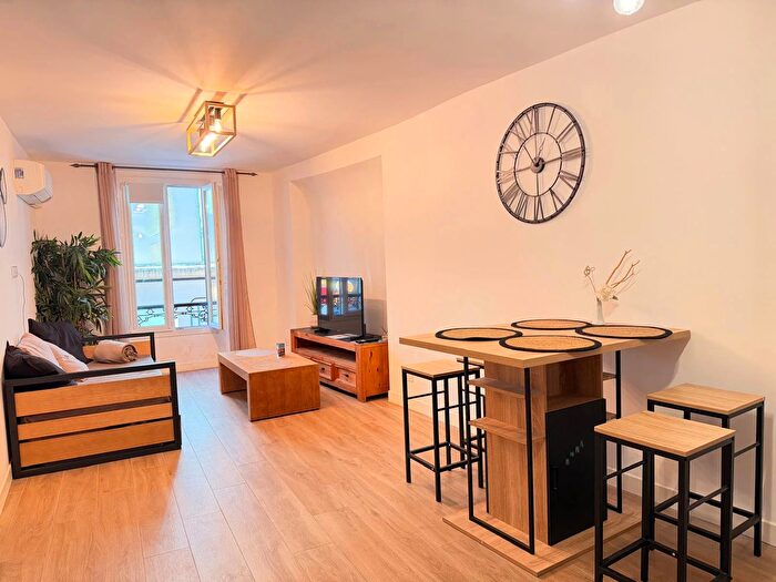 Appartement à louer - Antibes, Coeur de ville - 2 pièces - 1 chambre