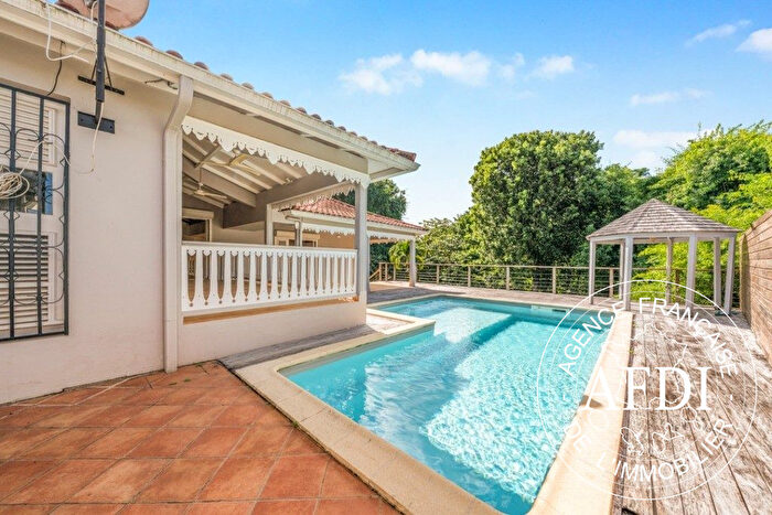 Maison à vendre - Fort-de-France - 10 pièces - 5 chambres