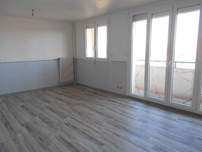 Appartement à louer - Résidences La Douce- Bellevue, Belfort - 3 pièces - 2 chambres