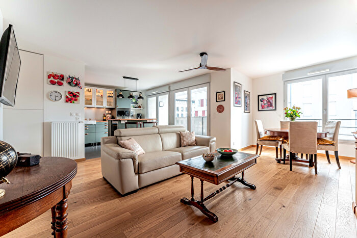 Appartement à vendre - Vénissieux, Centre-ville - 3 pièces - 2 chambres