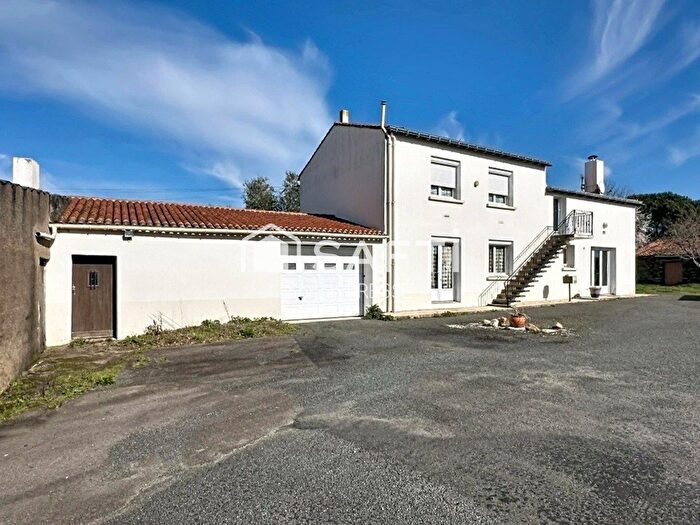 Maison à vendre - Saint-Sauveur-de-Landemont - 6 pièces - 3 chambres