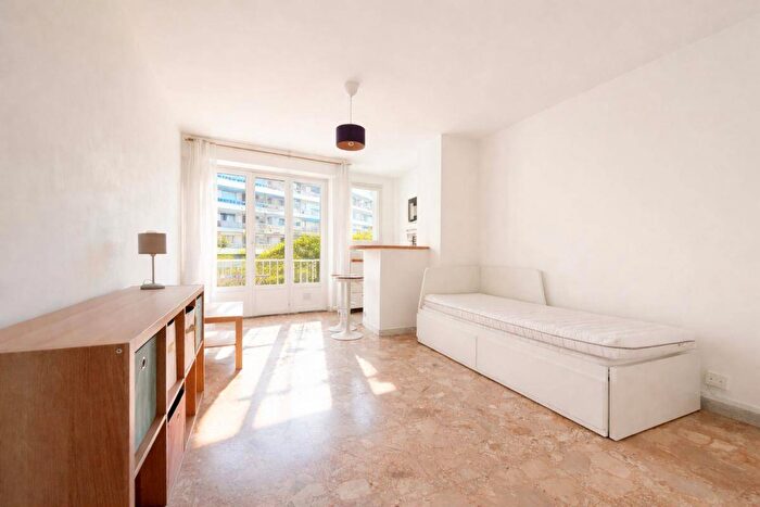 Cinq Avenues, Marseille ème arrondissement : Appartement 1 pièce à louer
