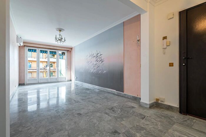 Appartement à vendre - Cagnes-sur-Mer, La Gare, Les Plans, Hippodrome - 2 pièces - 1 chambre