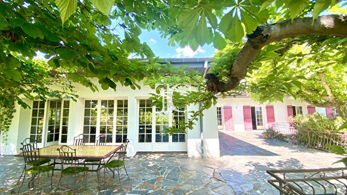 Maison à vendre - Saint-Ambroix - 8 pièces - 5 chambres