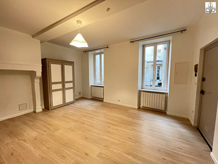 Appartement à louer - Beaune, Centre-ville - 1 pièce