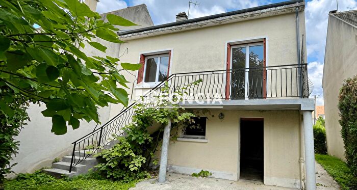 Maison à vendre - Le Mesnil-Saint-Denis - 7 pièces - 5 chambres