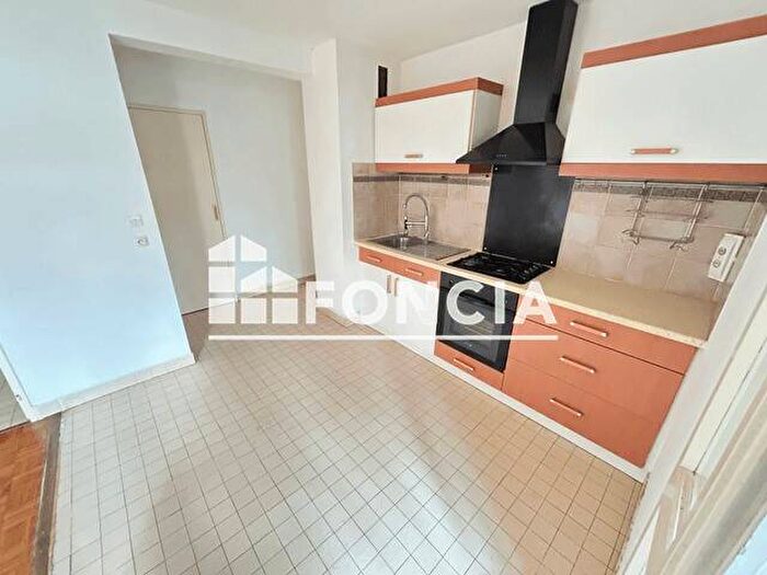 Appartement à louer - Chamberlière-Le Polygone, Valence - 3 pièces - 2 chambres