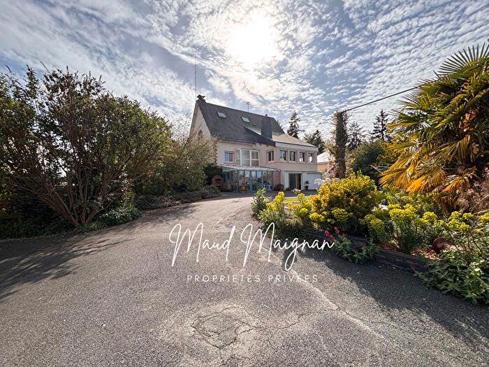 Maison 10 pièces à Noyant-la-Gravoyère, à vendre