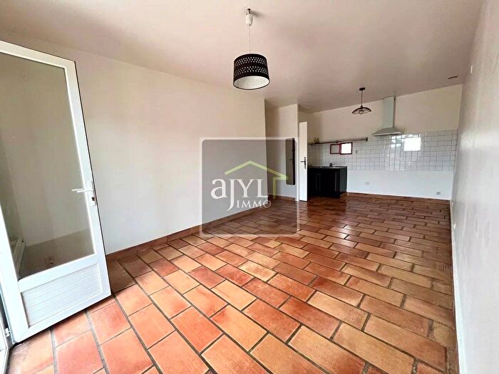 Appartement à louer - Rognes - 2 pièces - 1 chambre