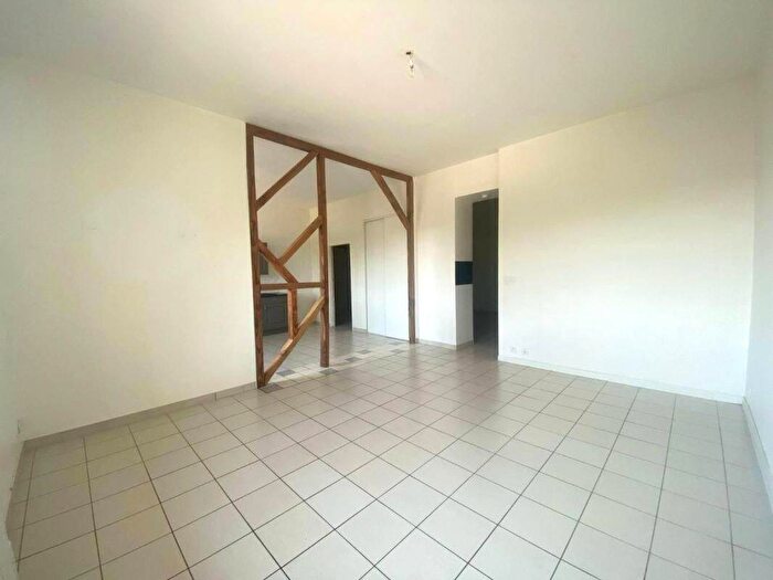 Neuville-les-Dames : Appartement 4 pièces à louer