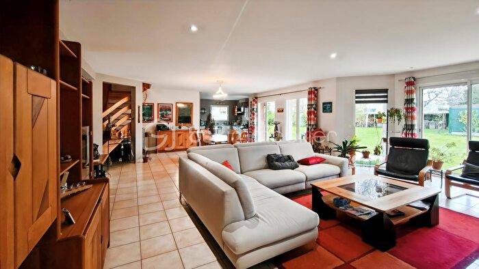 Maison à vendre - Bréal-sous-Montfort - 7 pièces - 6 chambres