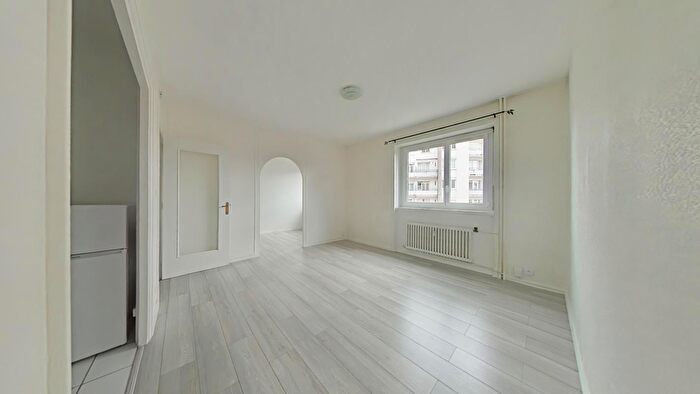 Appartement à louer - Saint-Étienne, La Terrasse, Bel Air, Bergson, Carnot - 1 pièce - 1 chambre