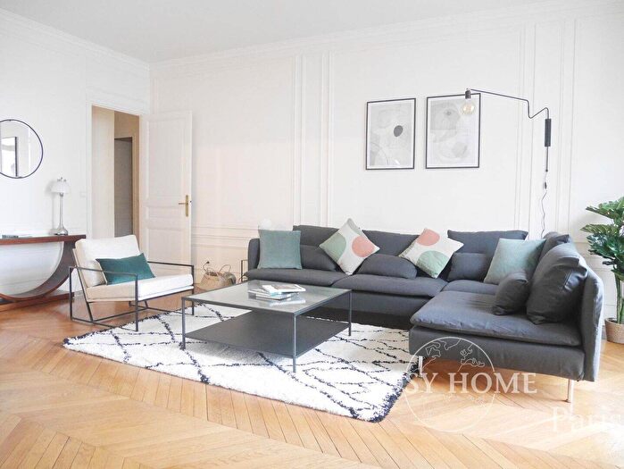 Appartement à louer - Gros Caillou, Paris ème arrondissement - 5 pièces - 3 chambres