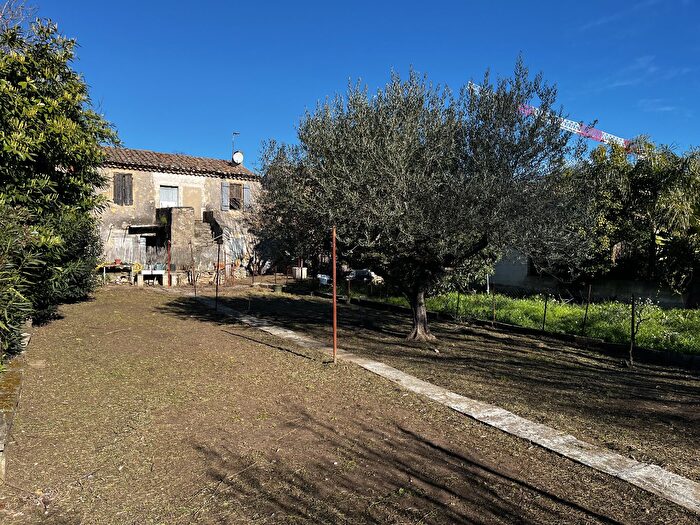 Maison à vendre - Milhaud - 6 pièces - 3 chambres