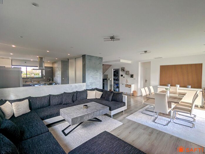 Maison à vendre - Saint-Geniès-de-Malgoirès - 7 pièces - 5 chambres