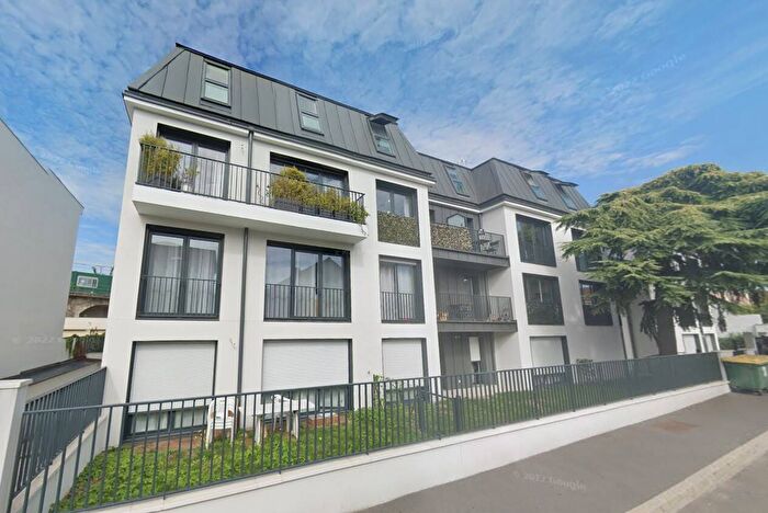 Appartement à louer - Le Port Galand, Bourg-la-Reine - 4 pièces - 3 chambres