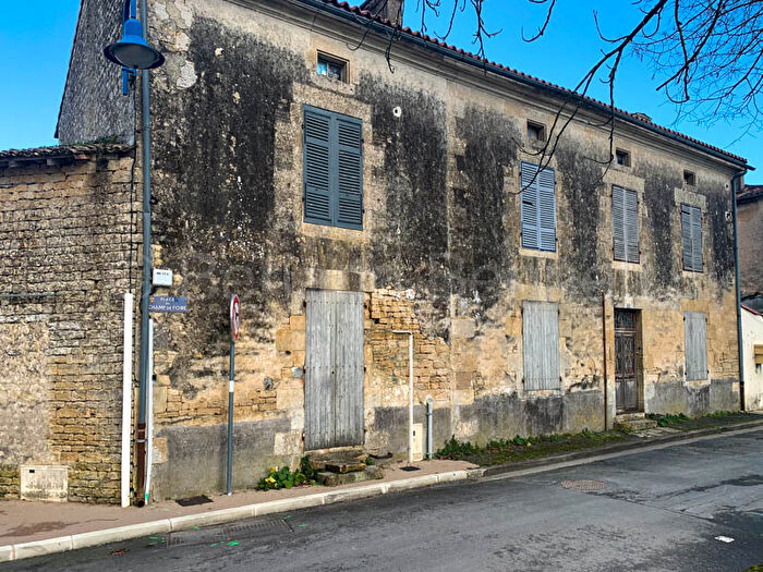 Maison à vendre - Brioux-sur-Boutonne - 6 pièces - 3 chambres
