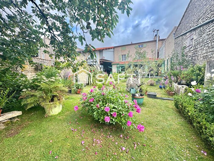 Maison 5 pièces à Saint-Maxire, à vendre