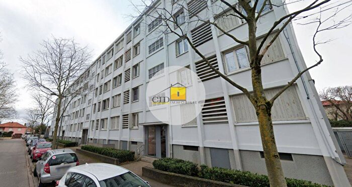 Appartement à louer - Le Village, Saint-Priest - 4 pièces - 3 chambres