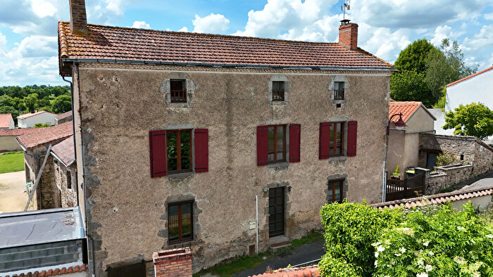 Maison à vendre - Gourgé - 7 pièces - 5 chambres