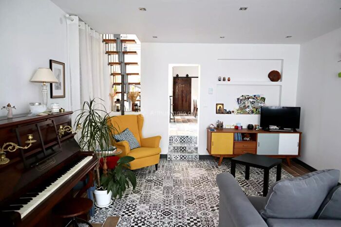 Maison à vendre - La Chartre-sur-le-Loir - 6 pièces - 2 chambres