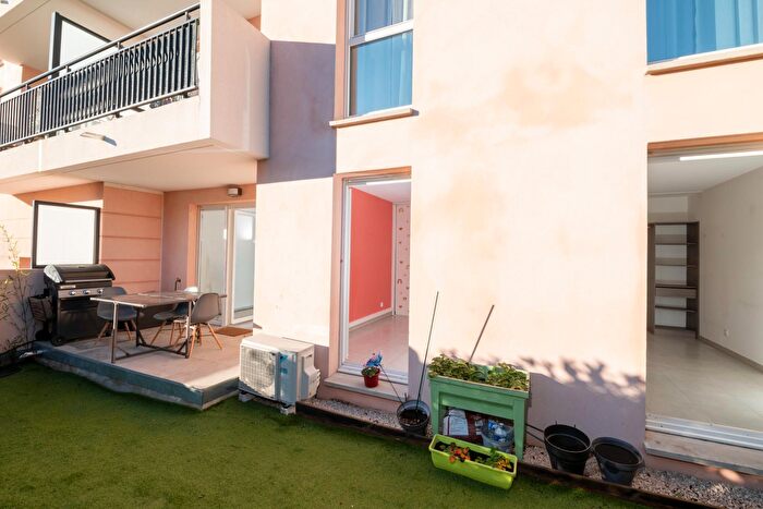 Appartement à vendre - Hyères, Pyanet - 3 pièces - 2 chambres