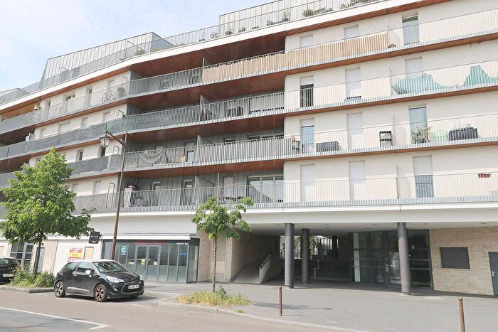 Appartement à louer - Mantes-la-Jolie - 4 pièces - 3 chambres