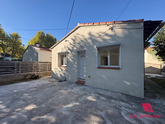 Maison à louer - Le Charrel-Camp Major-Saint Mître, Aubagne - 3 pièces - 2 chambres