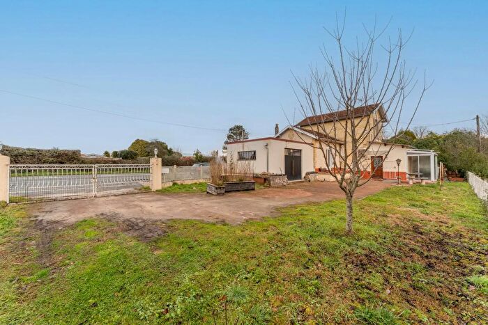 Maison à vendre - Salleb uf, Salleboeuf - 4 pièces - 3 chambres