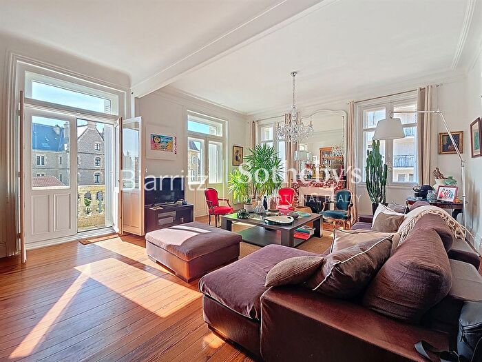 Appartement à vendre - Biarritz, Saint-Charles, Phare, Larochefoucauld - 5 pièces - 3 chambres