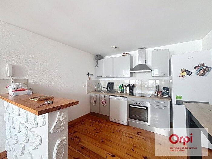 Ieme Zone, Commentry - Appartement 3 pièces à louer