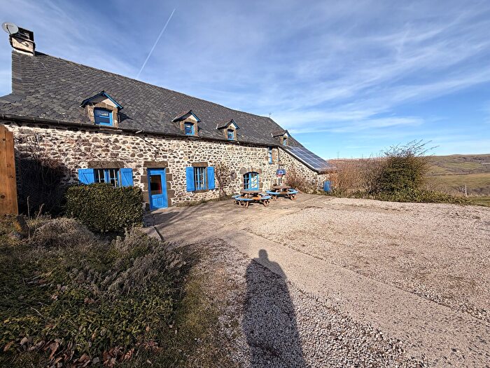 Maison 8 pièces à vendre à Saint-Bonnet-de-Condat