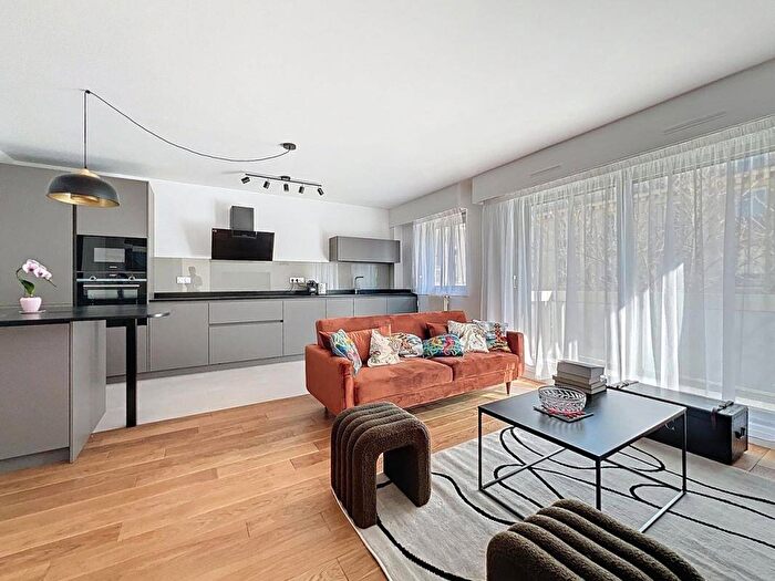 Appartement à louer - Saint Lambert, Paris ème arrondissement - 2 pièces - 1 chambre