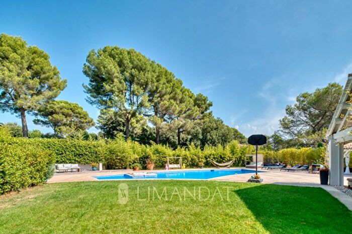 Maison à vendre - Mougins, Font Neuve, Saint-Basile, Fontmerle, Nartassière - 10 pièces - 6 chambres
