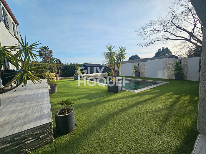 Maison à vendre - Saint-Hippolyte - 6 pièces - 5 chambres