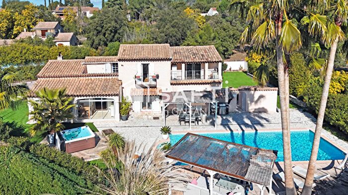 Maison à vendre - Roquebrune-sur-Argens, La Bouverie - 6 pièces - 4 chambres