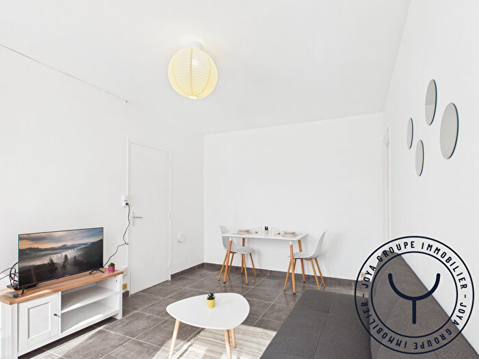 Appartement à louer - Troyes, Chartreux - 2 pièces - 1 chambre