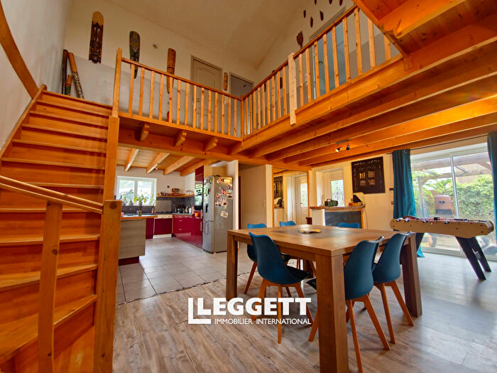 Maison à vendre - Saint-Sauveur-dAunis - 6 pièces - 5 chambres