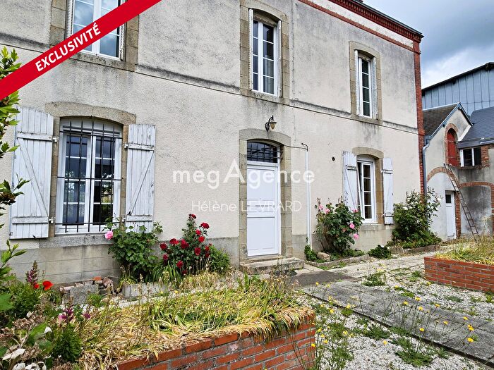 Maison 5 pièces à Sainte-Gemmes-le-Robert, à vendre